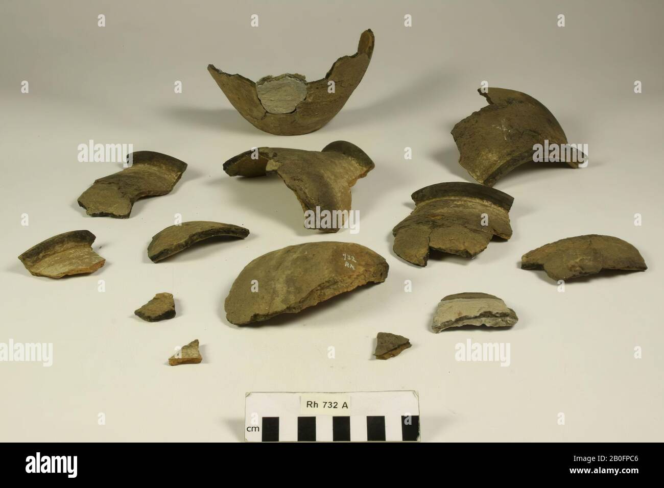 13 Shards, with old glues and additions, egg jar, fragments ...