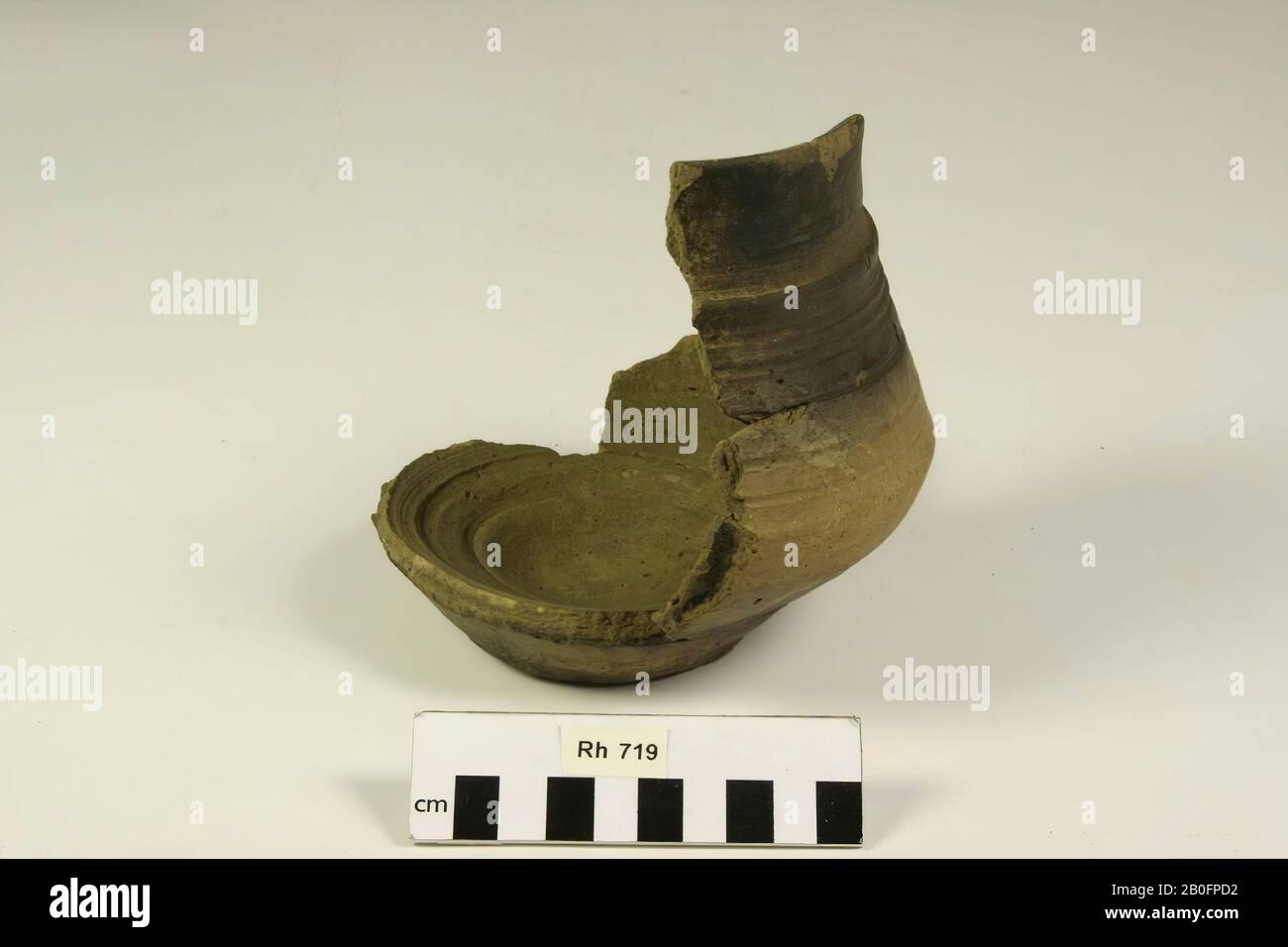 Buckling pot fragment hi-res stock photography and images - Alamy