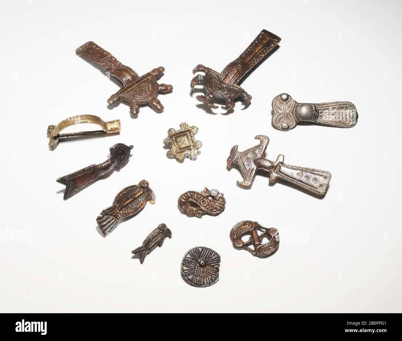 fibula, arch fibula, foot arch fibula, metal, bronze, 2 x 4,5 x 1,7 cm ...