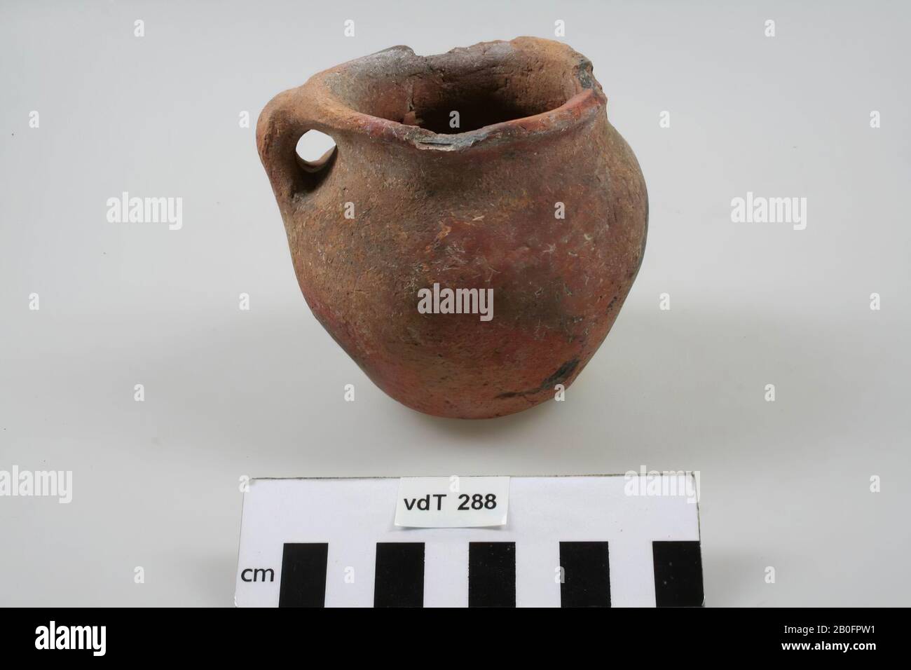 Bol ear pot hi-res stock photography and images - Alamy
