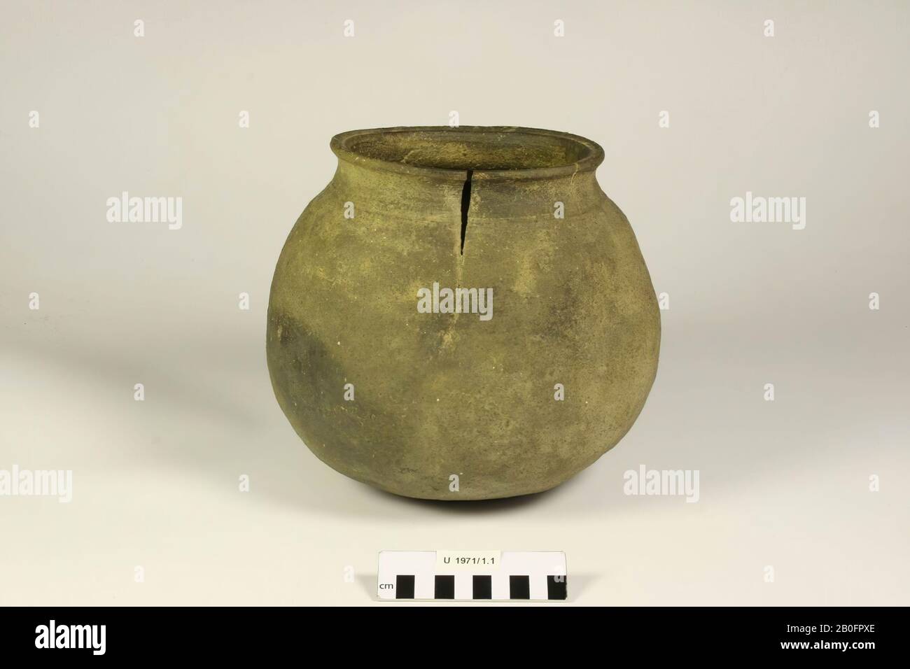 Deformed hand hi-res stock photography and images - Alamy