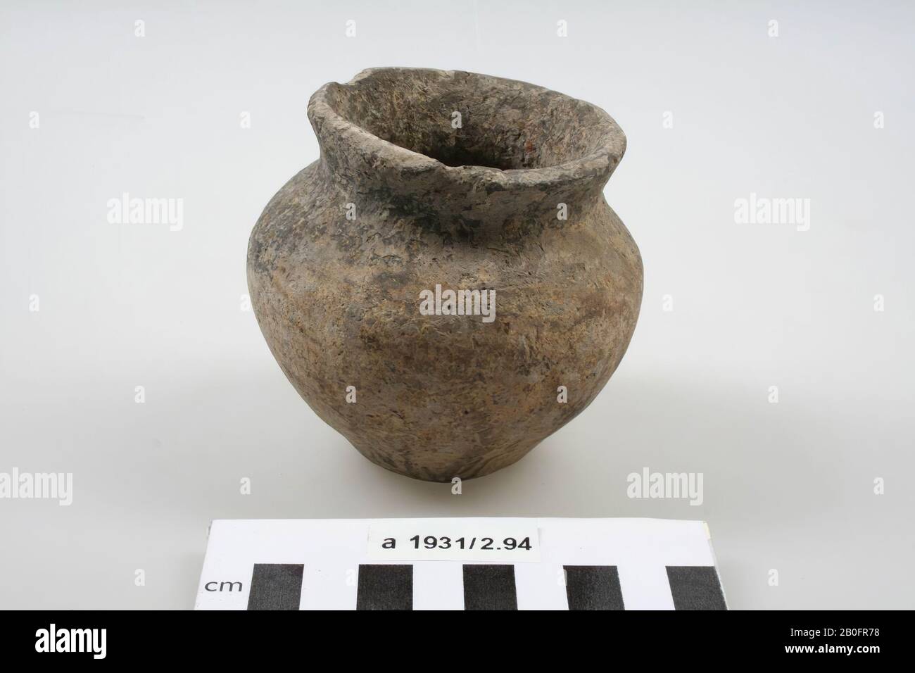 Slightly damaged pot hi-res stock photography and images - Alamy