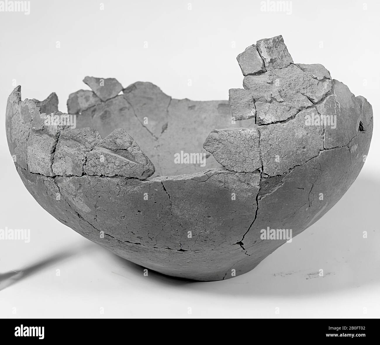 Urn of earthenware. Broken into 4 parts, various bondings, urn ...