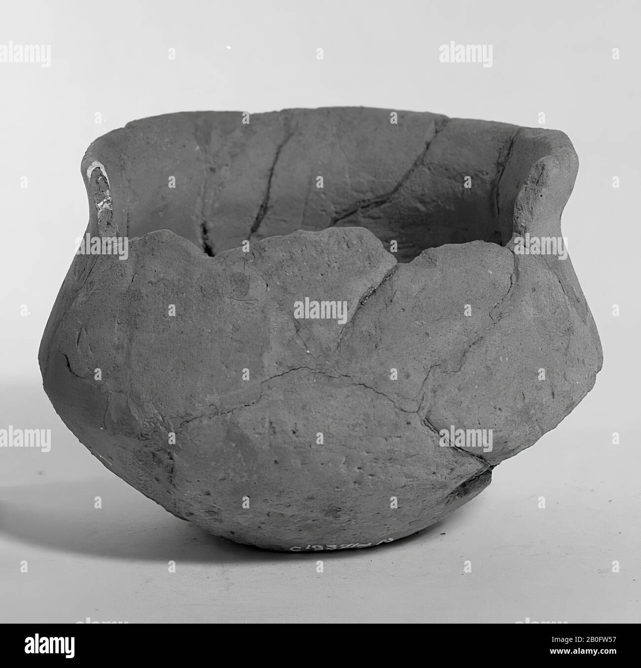 Smooth walled pottery pottery hi-res stock photography and images - Alamy