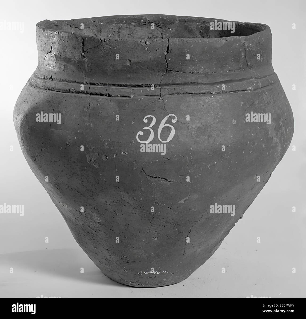 Entire urn hi-res stock photography and images - Alamy