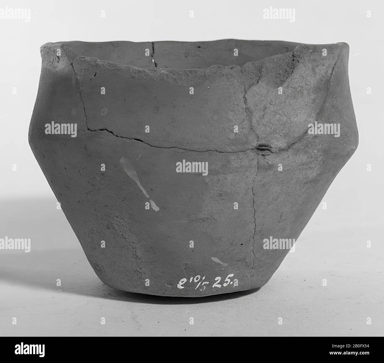 Pot of prehistoric pottery. Unstable old bonding, cracks, the edge is ...