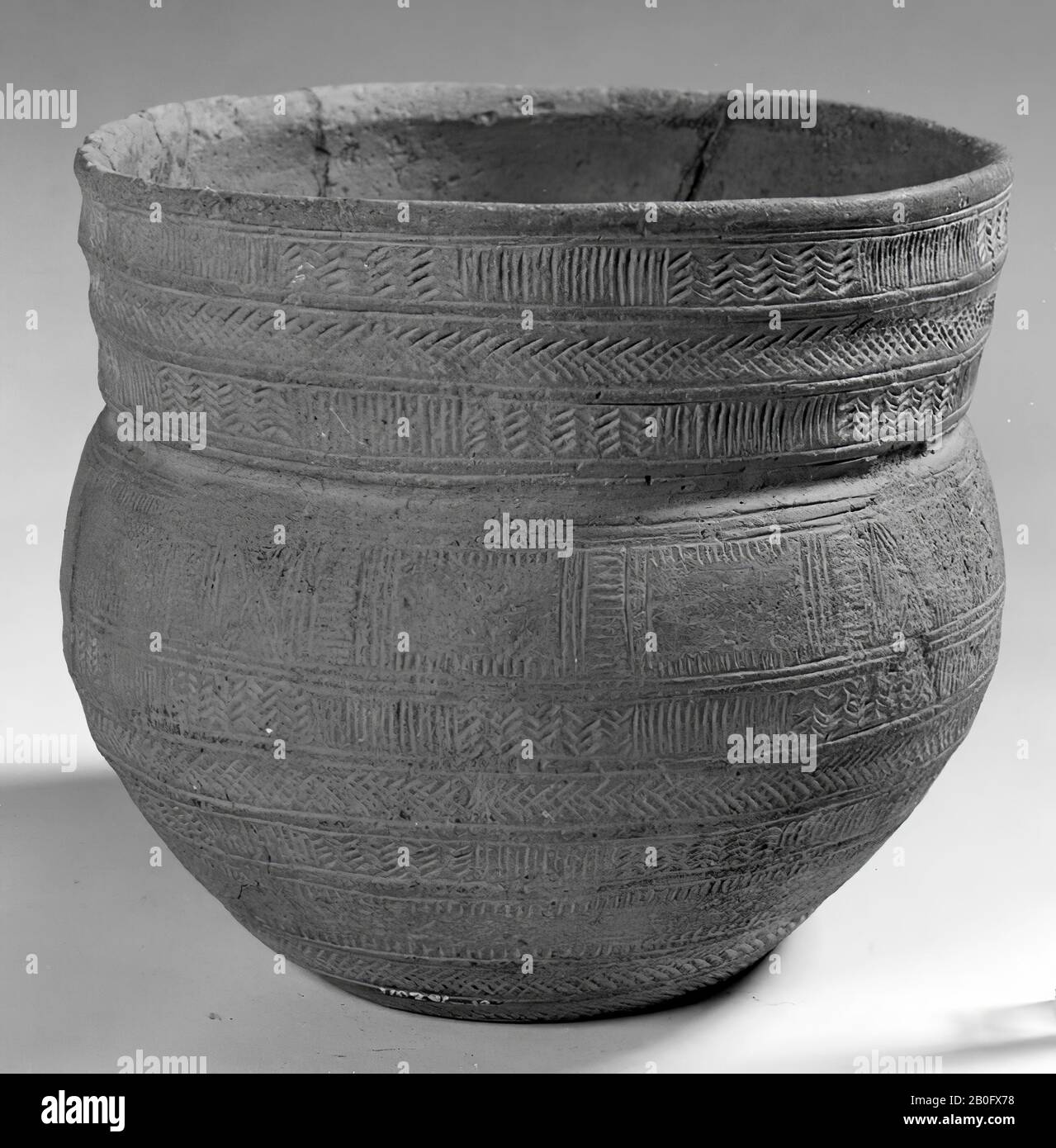 Fairly small bell beaker hi-res stock photography and images - Alamy