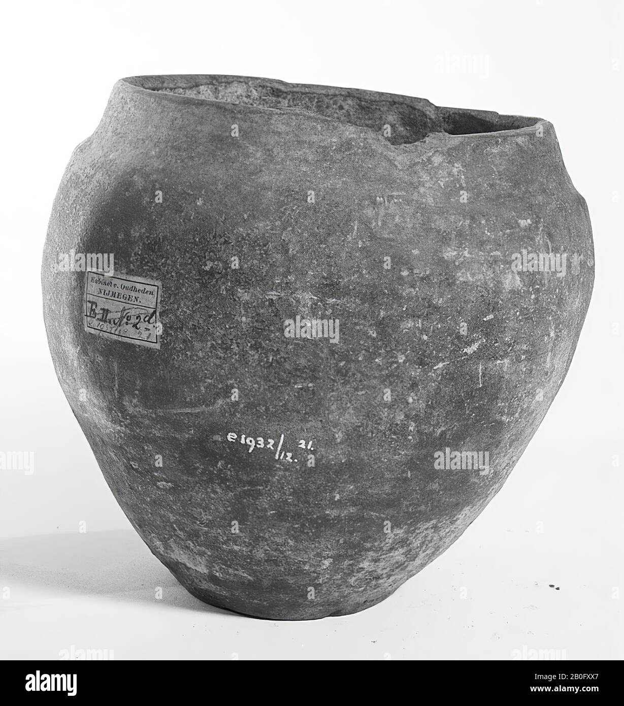 Smooth walled pottery pottery hi-res stock photography and images - Alamy