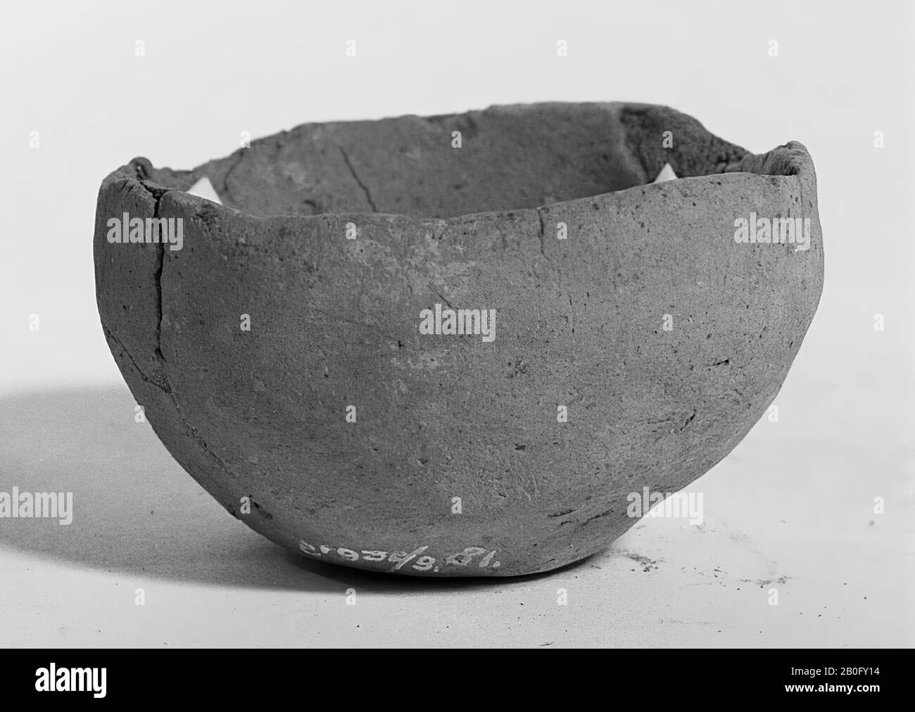 Small round pot of pottery at no. 1932 Stock Photo - Alamy