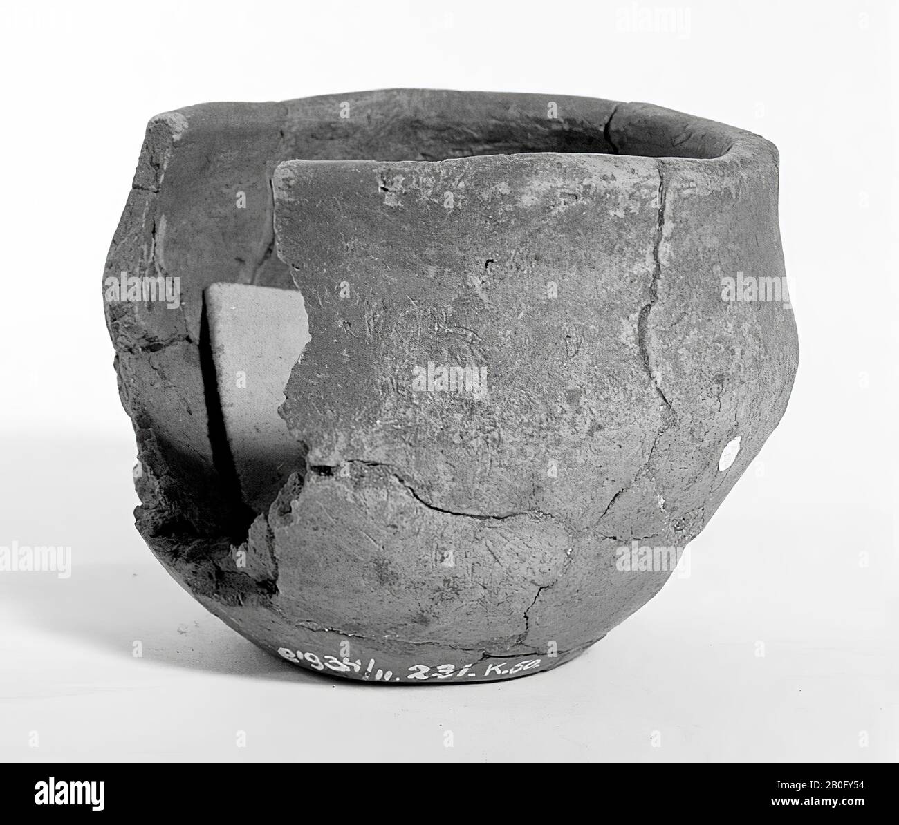 Pottery apiary. Unstable old bonding, large gap in the edge and wall ...