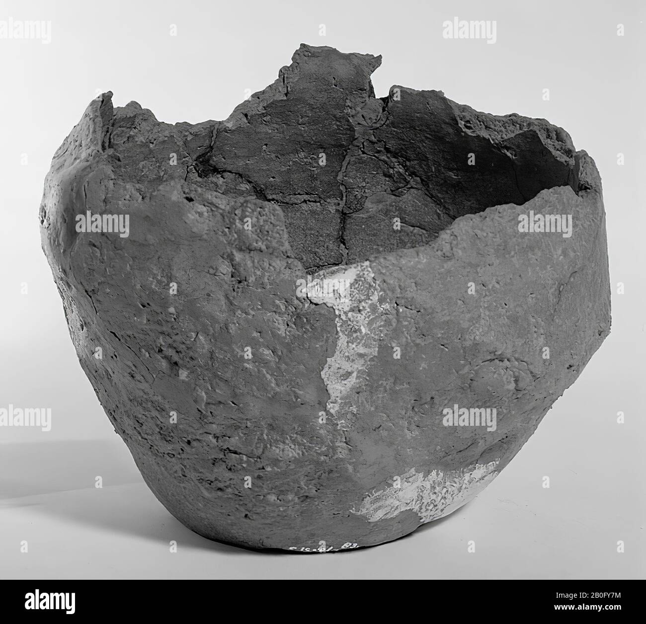 Sphere Germanic pot of badly mixed earthenware, fragment. Old unstable ...