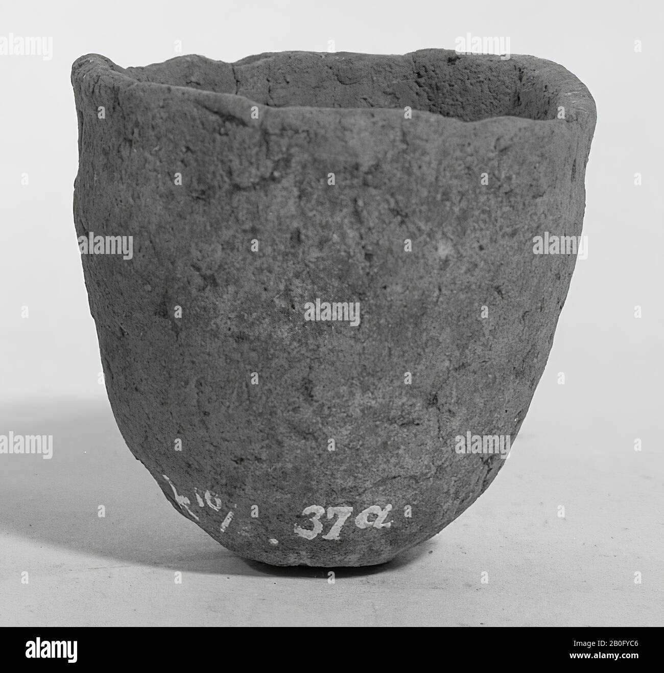 Egg shaped pot shaped pot hi-res stock photography and images - Alamy