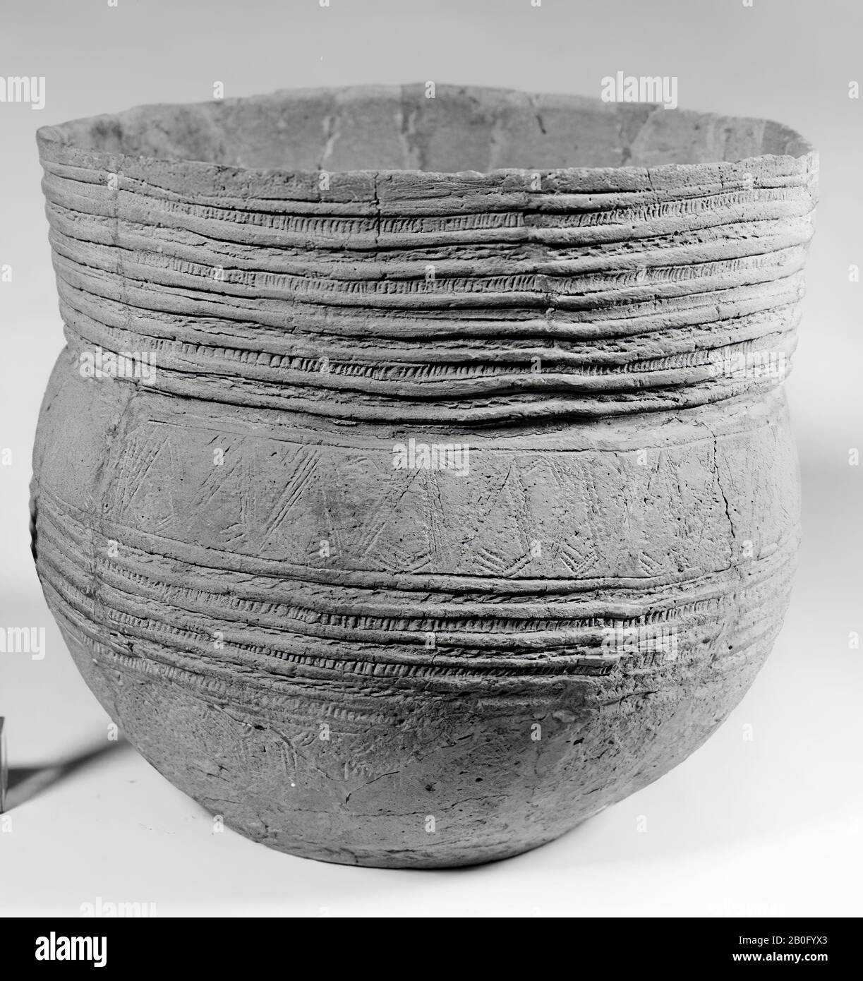 Vertically arranged line segments hi-res stock photography and images ...