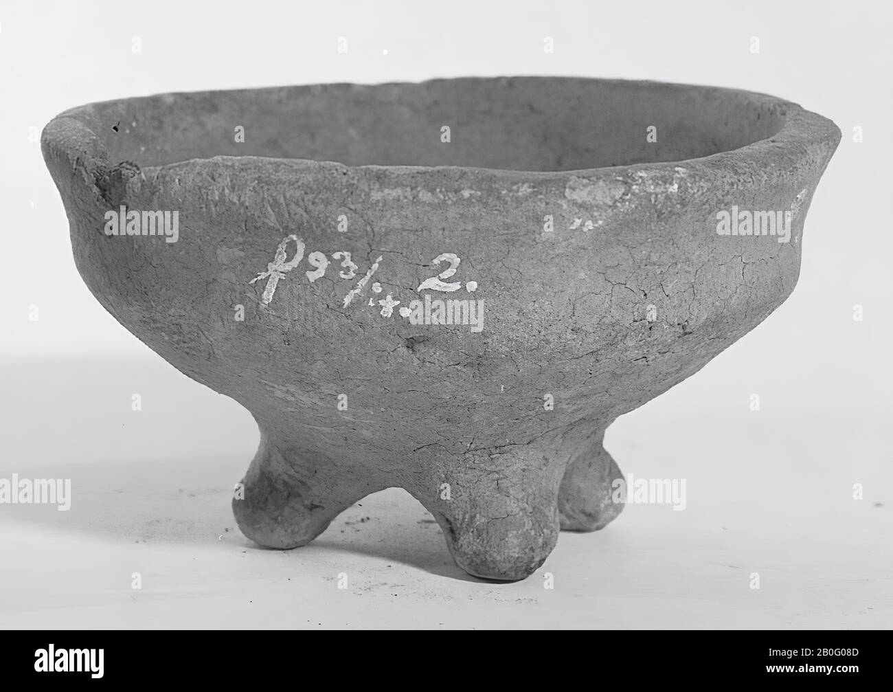 Pottery pottery on four legs, with a pointed belly and vertically ...