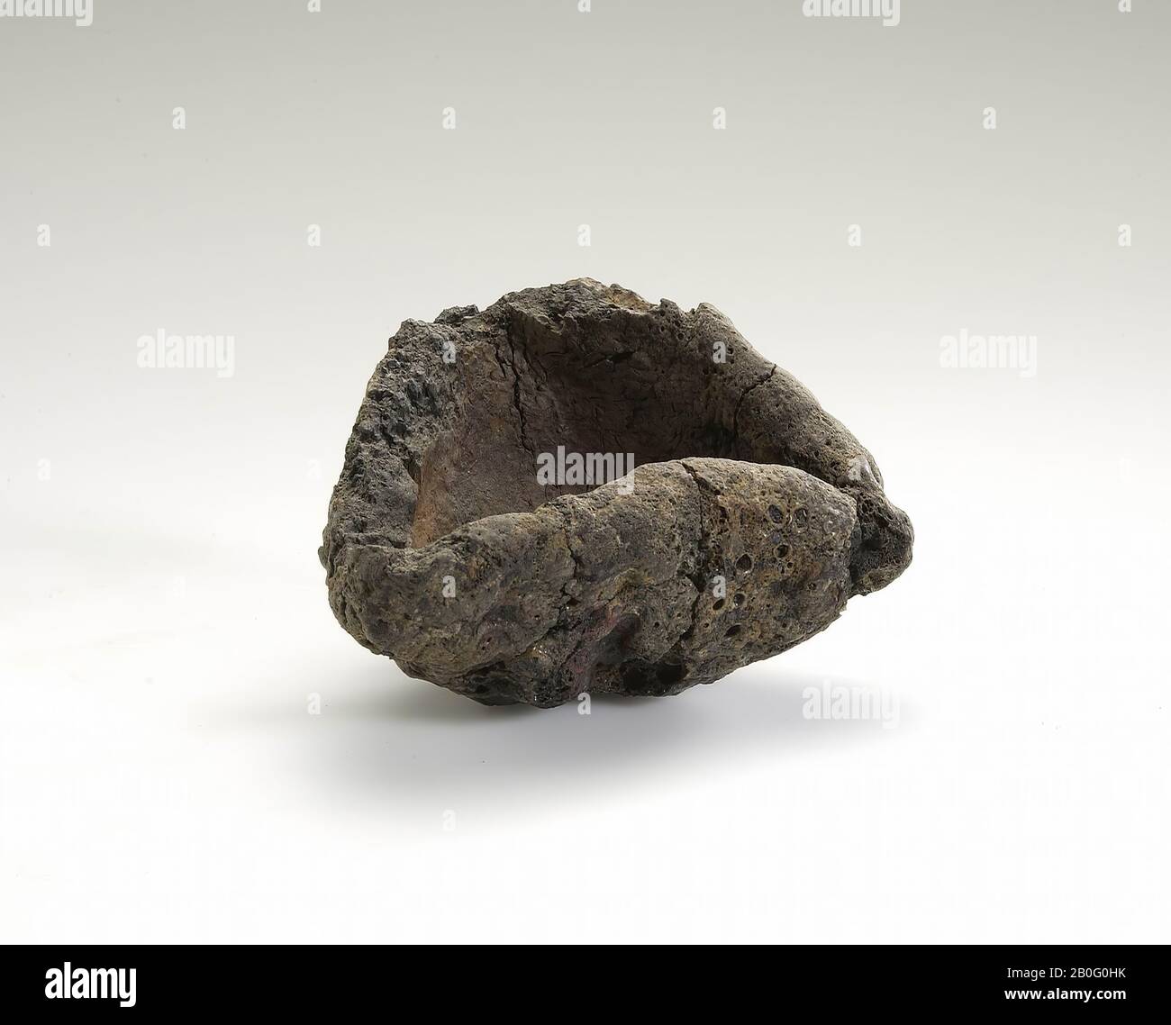 Earthenware melting crucible hi-res stock photography and images - Alamy