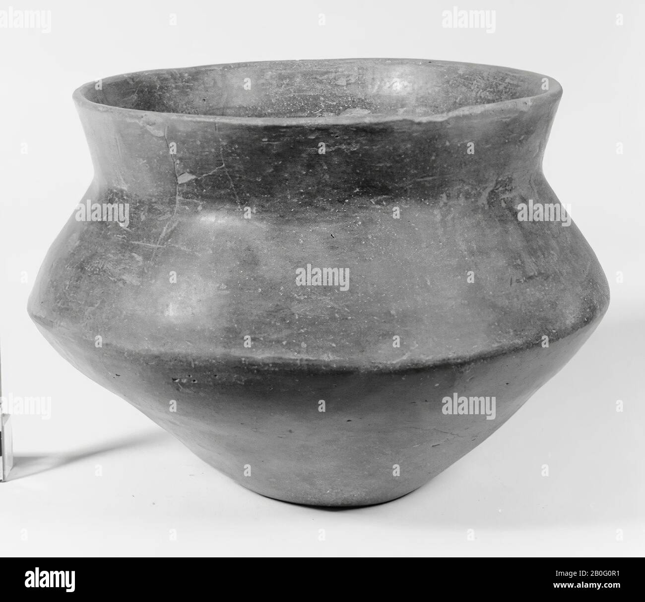 Double conical pottery pottery hi-res stock photography and images - Alamy
