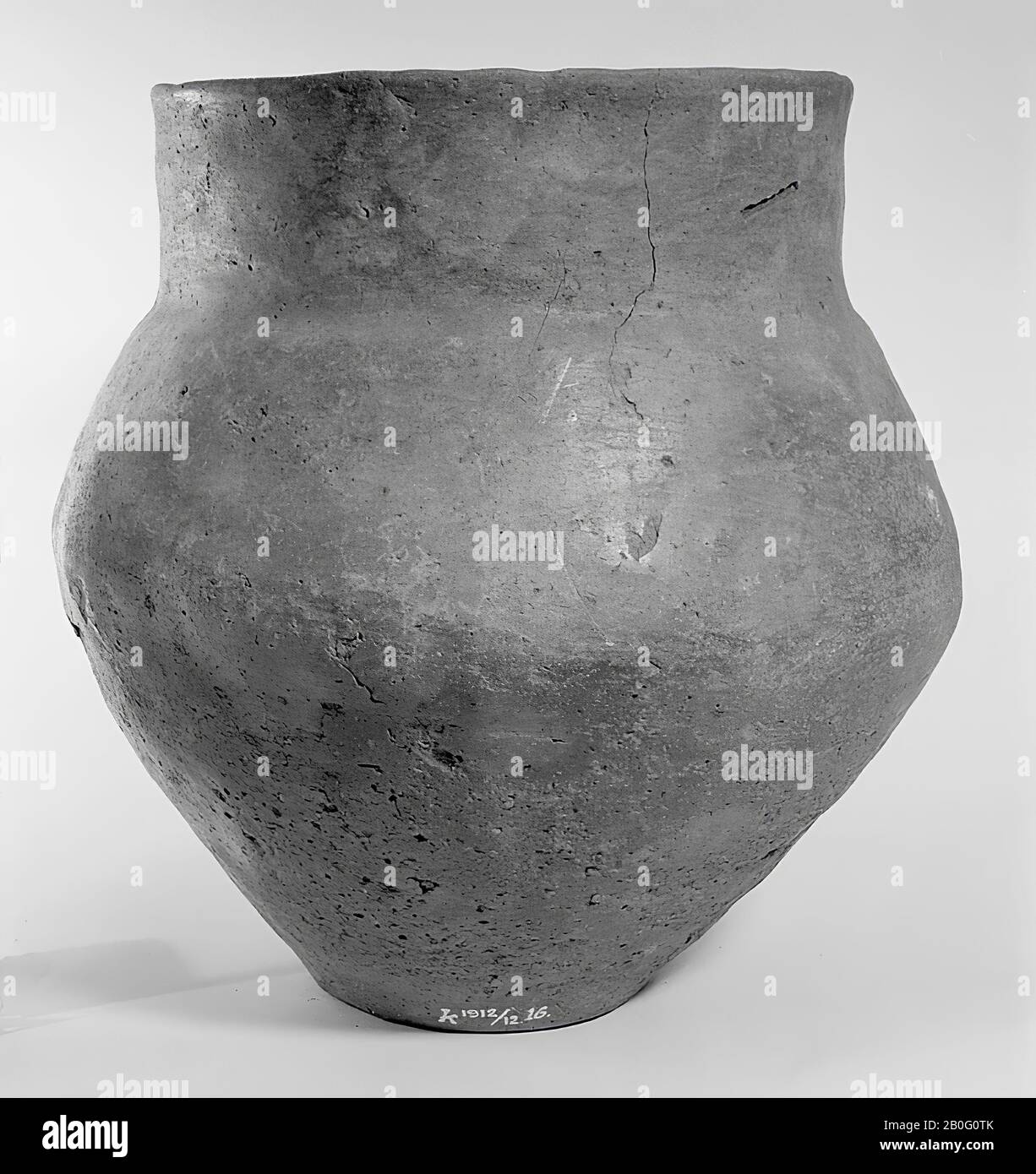 Slender gallo germanic urn hi-res stock photography and images - Alamy