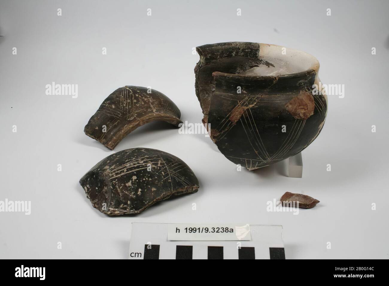 Pottery pottery, decorated, broken into 3 fragments and 1 fragment. Old ...
