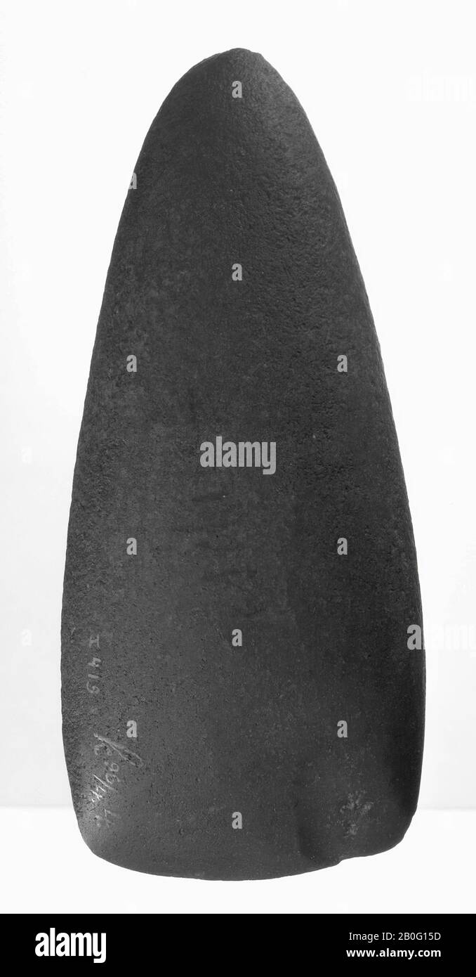 Limestone sharp sharpened chisel hi-res stock photography and images ...