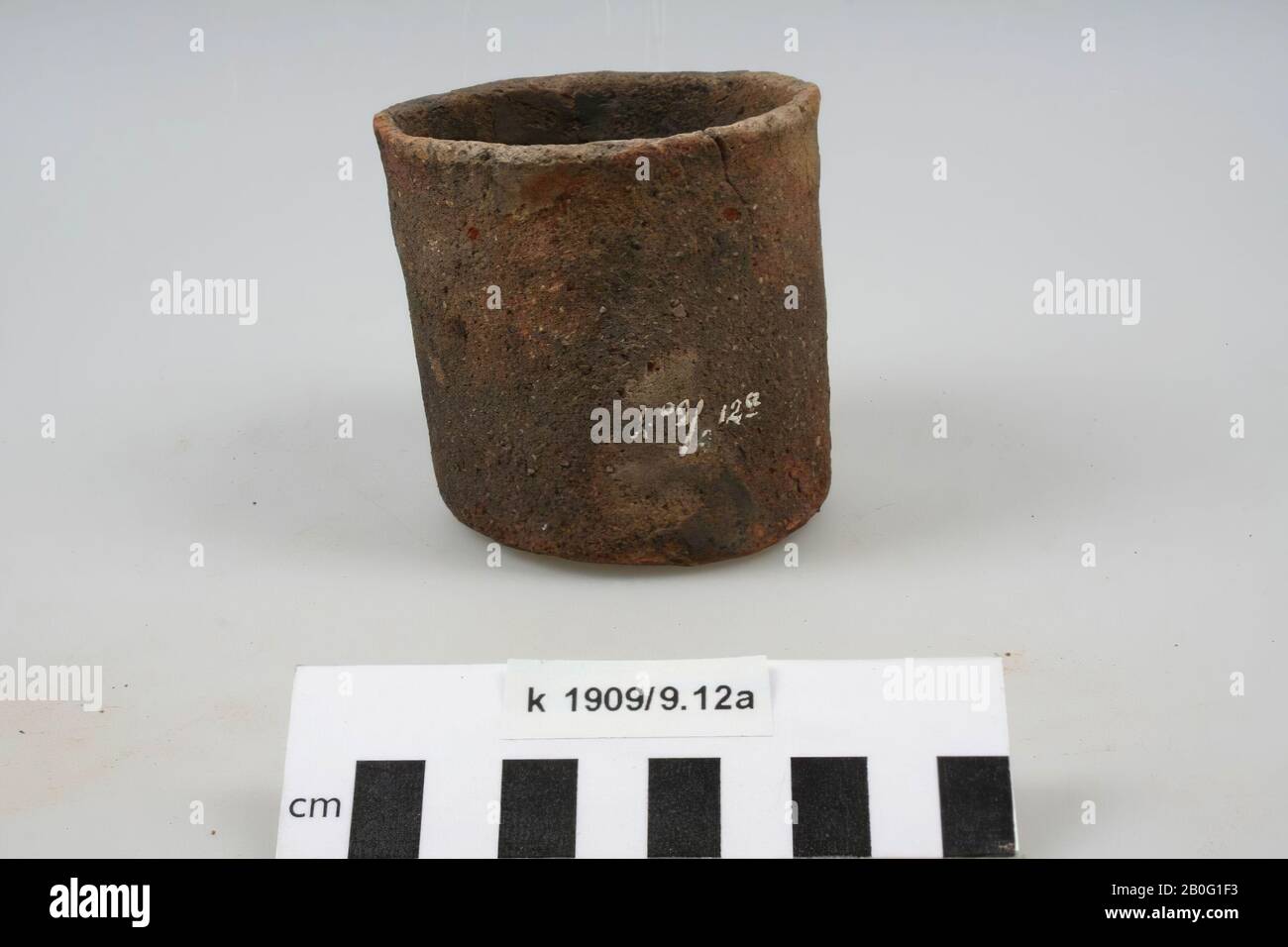 Cylinder shaped cup hi-res stock photography and images - Alamy