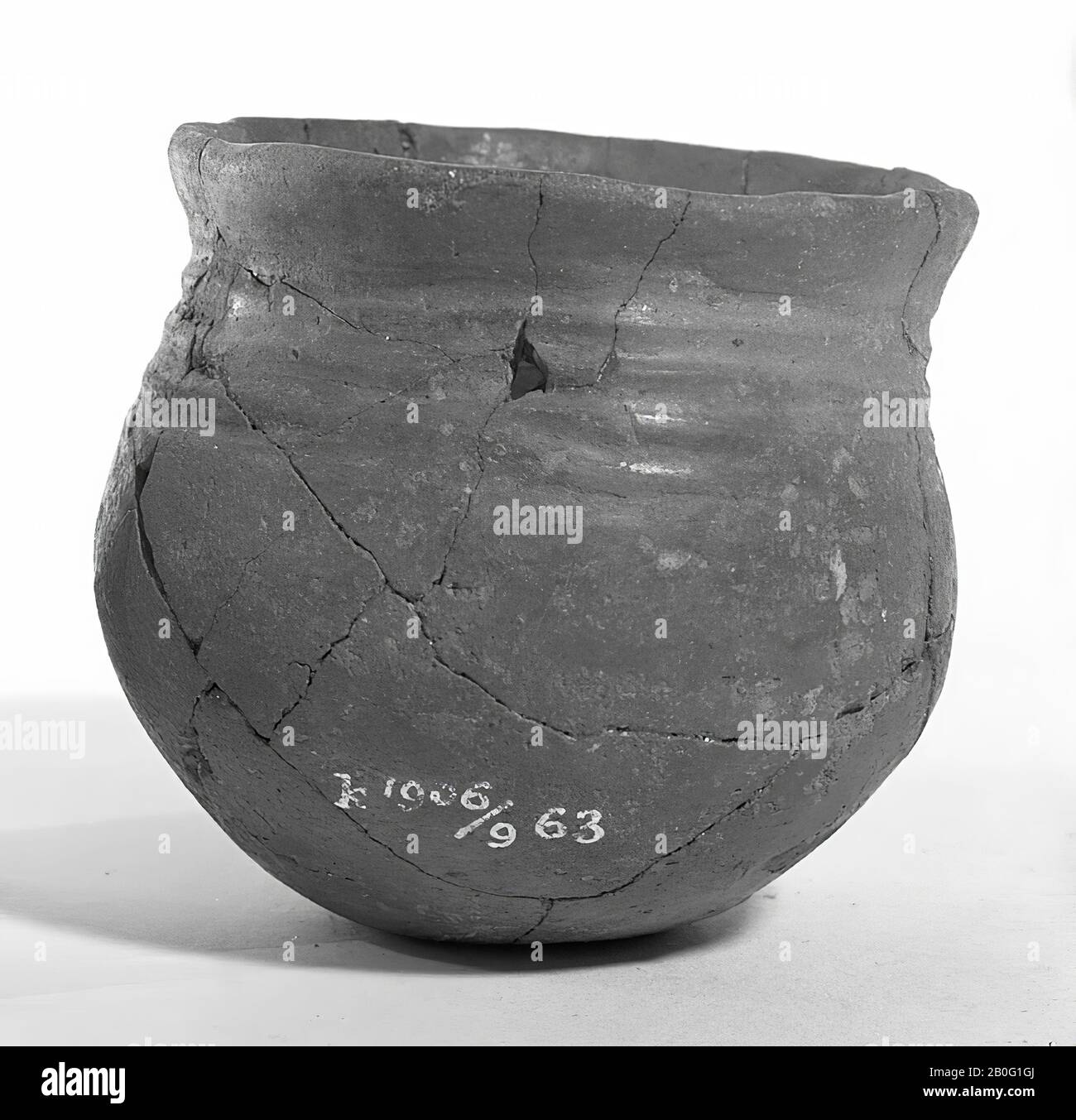 Smooth spherical pot hi-res stock photography and images - Alamy