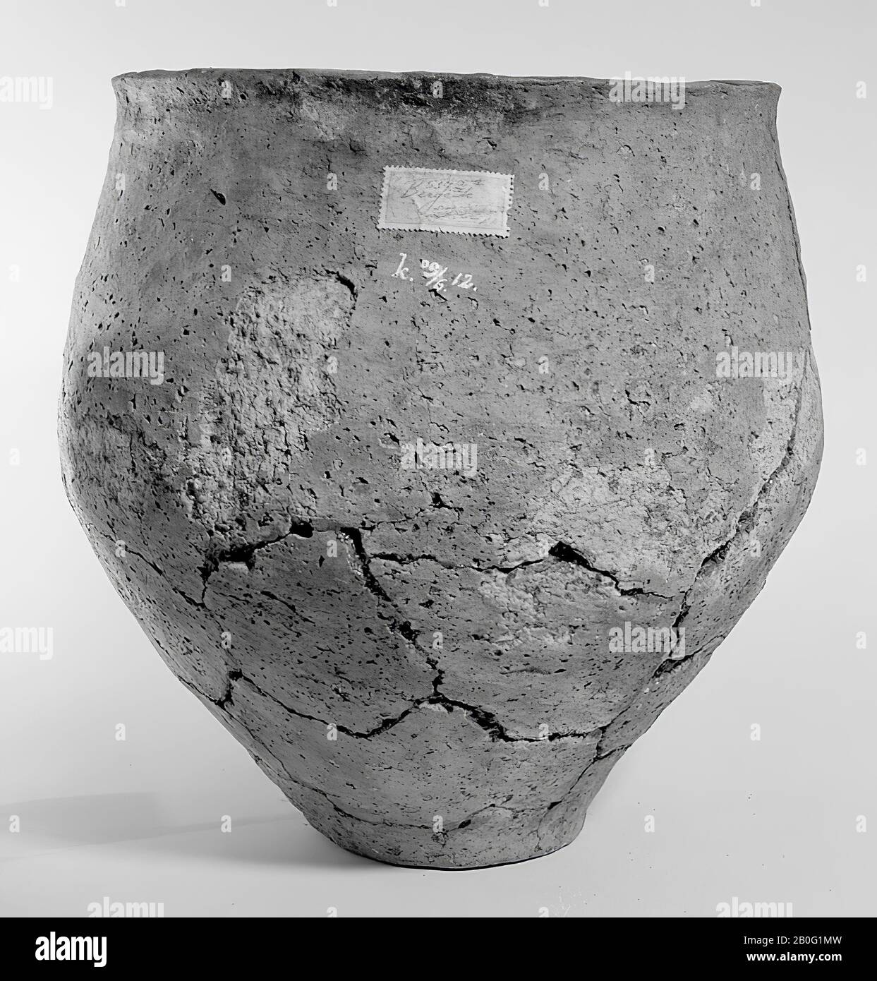 Large bell shaped urn hi-res stock photography and images - Alamy