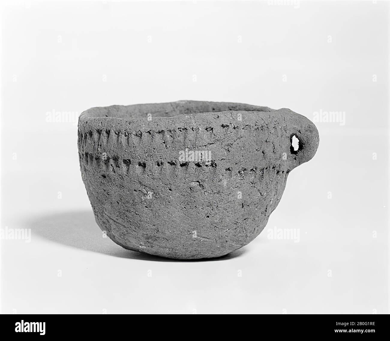 Spherical bee pot hi-res stock photography and images - Alamy