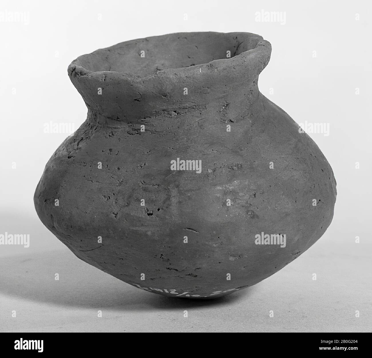 Round bottom bowl hi-res stock photography and images - Alamy