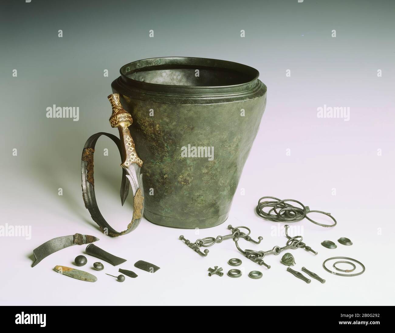 Bronze with ring hi-res stock photography and images - Alamy