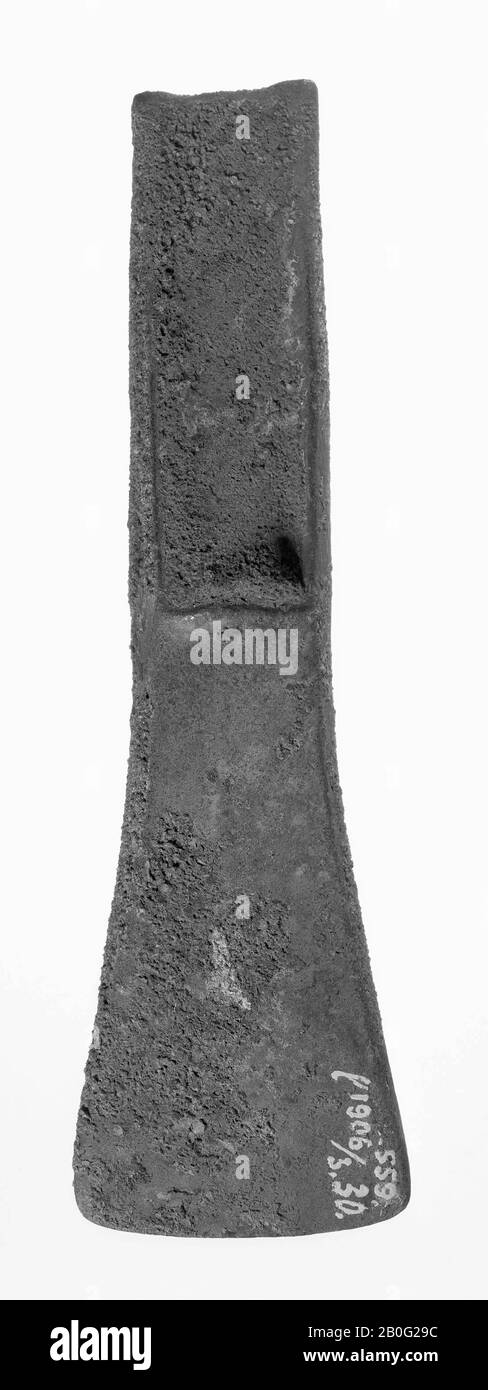 Bronze chisel hi-res stock photography and images - Alamy