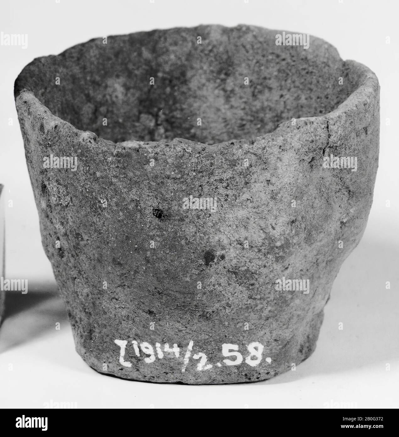 Cylinder shaped pottery pot hi-res stock photography and images - Alamy