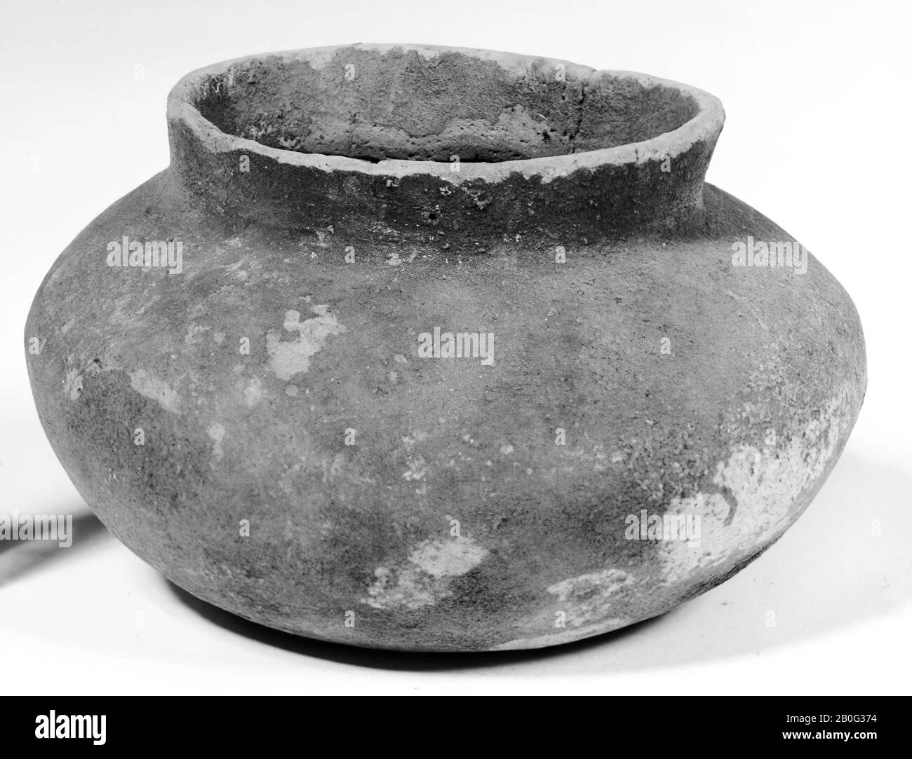 Spherical jar of earthenware from urn l 1914 Stock Photo - Alamy