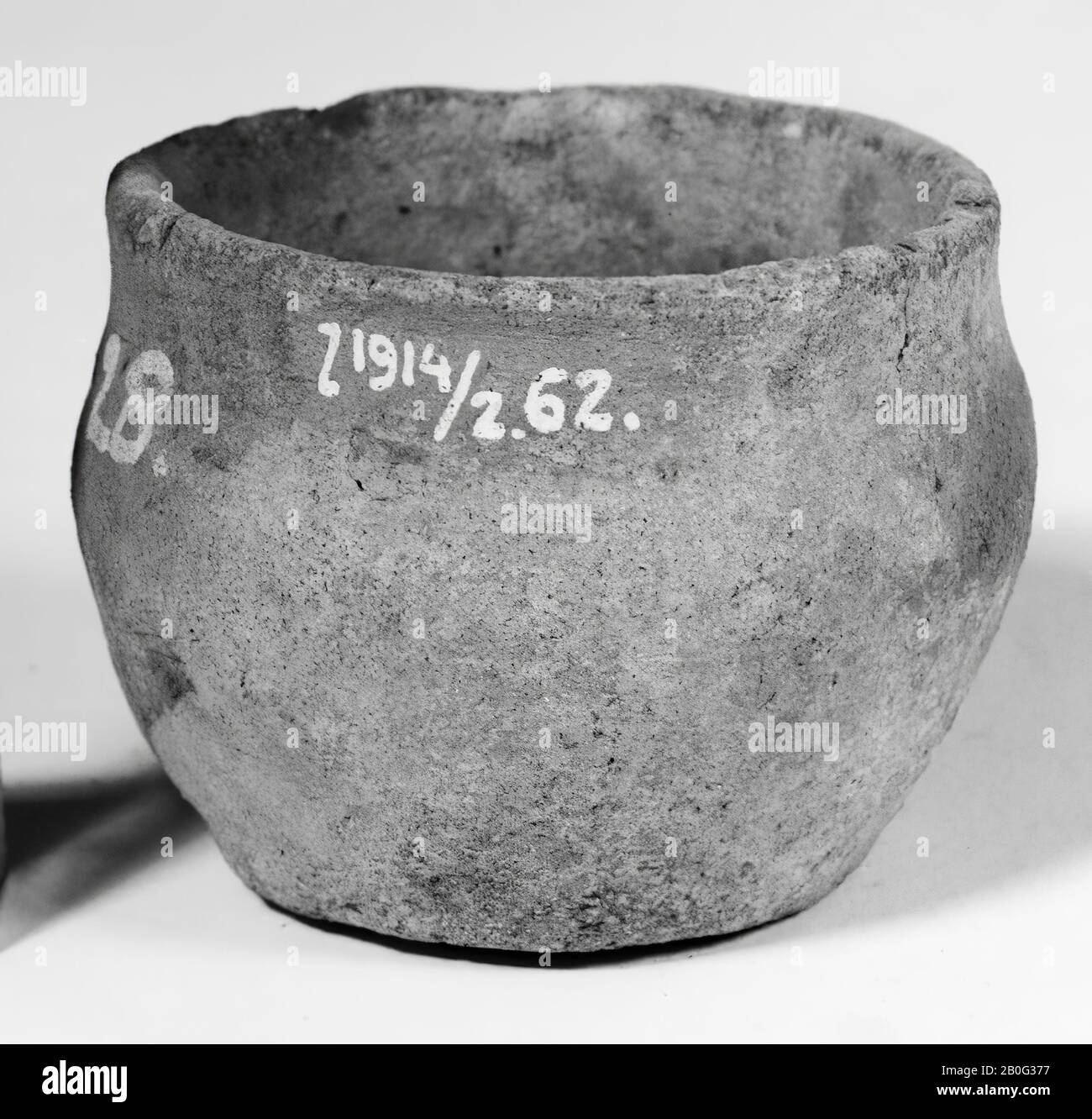 Cylinder shaped pottery hi-res stock photography and images - Alamy