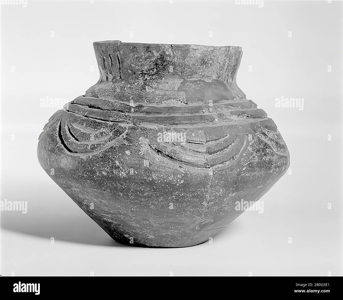 Neck 4x3 vertical lines hi-res stock photography and images - Alamy