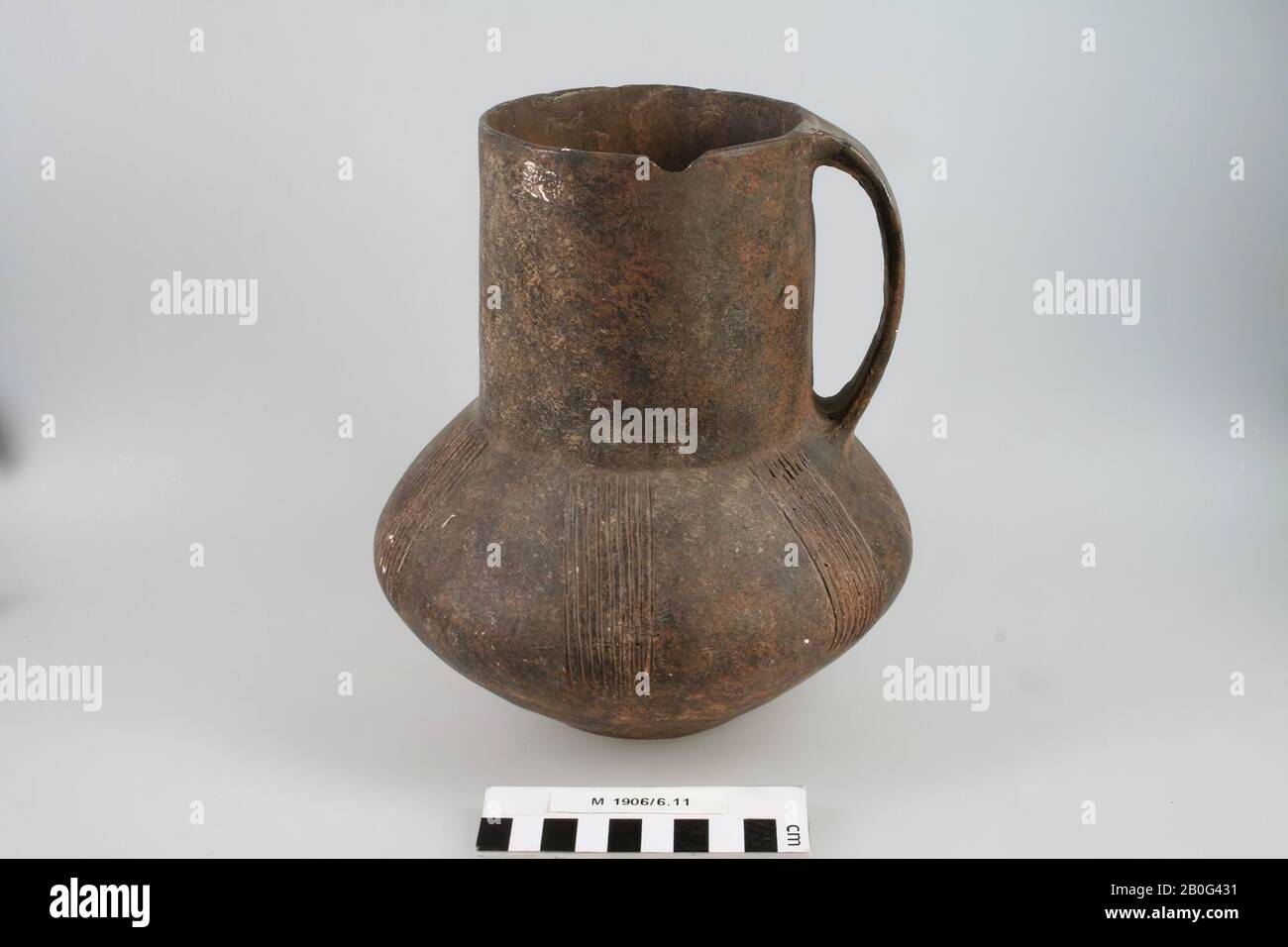 Neck vertical lines hi-res stock photography and images - Alamy