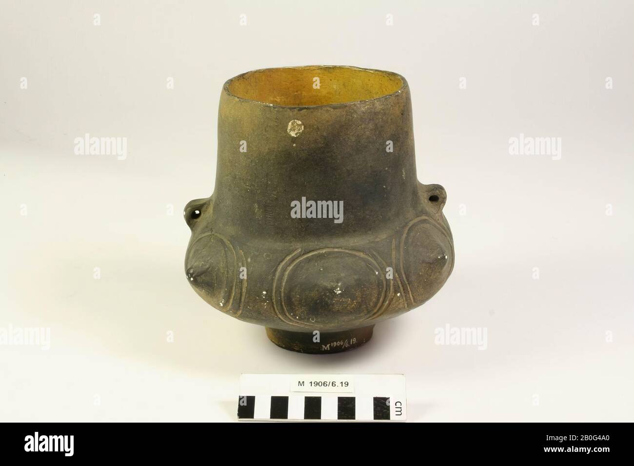 Casting of a pot with bumps, 2 small ears and a long neck., Casting ...