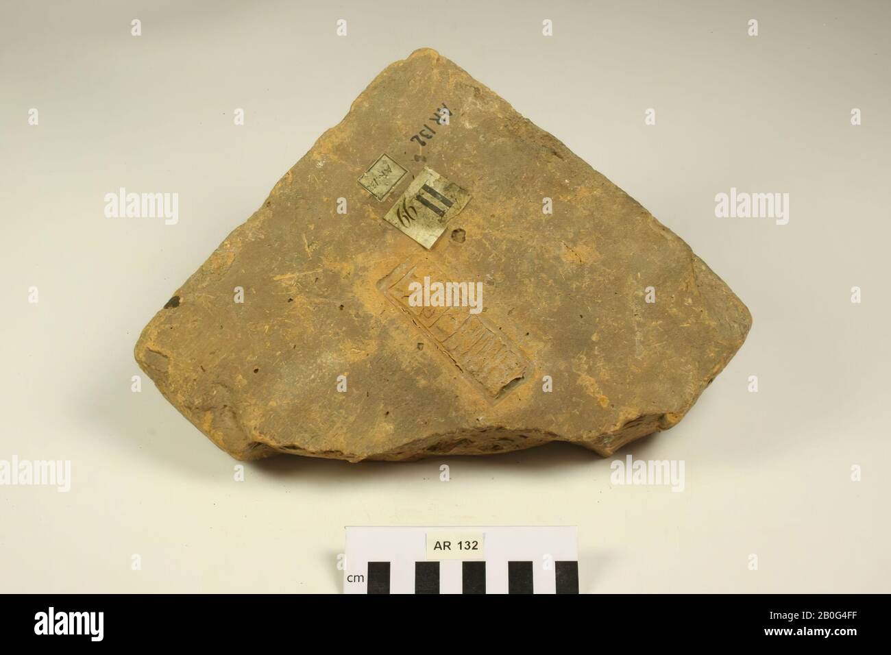 22 x 21 2 x 5 3 cm hi-res stock photography and images - Alamy