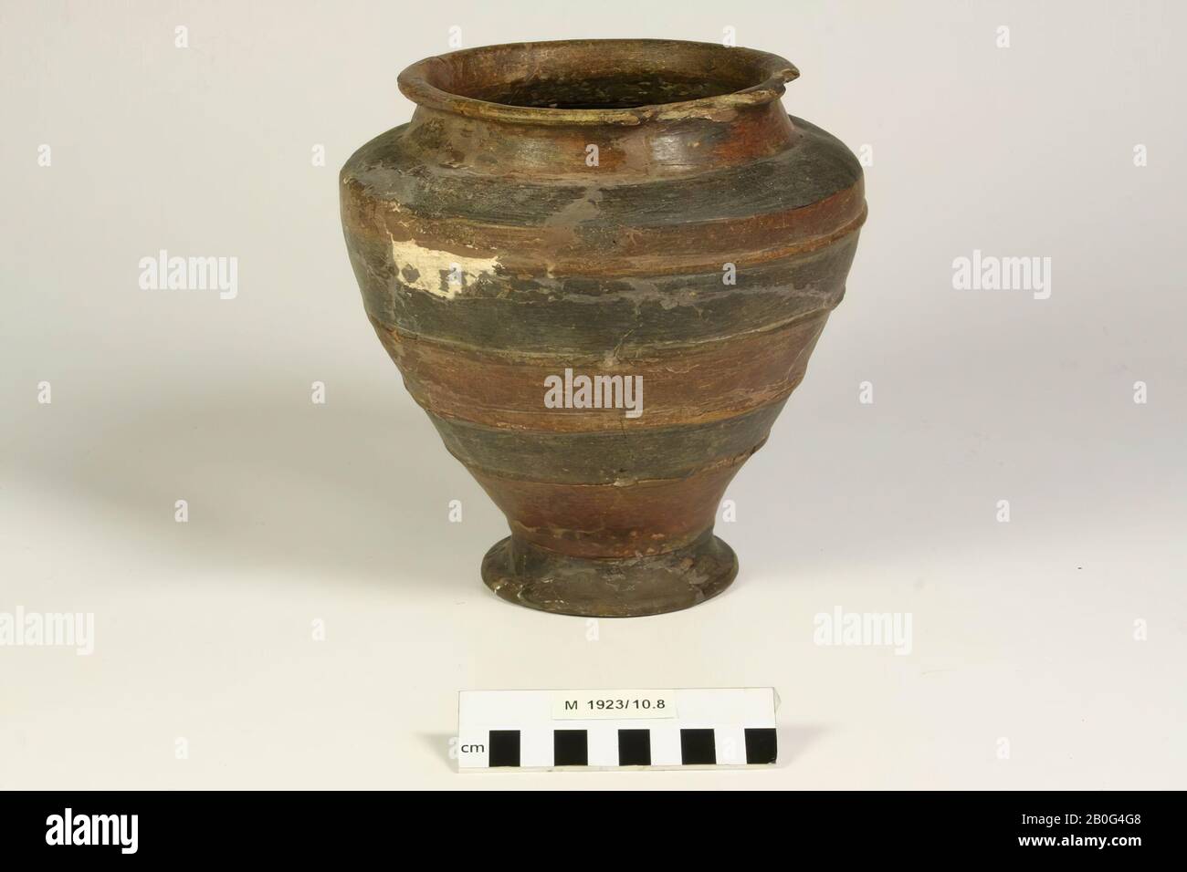 Pot of earthenware with horizontal bands in red Stock Photo - Alamy