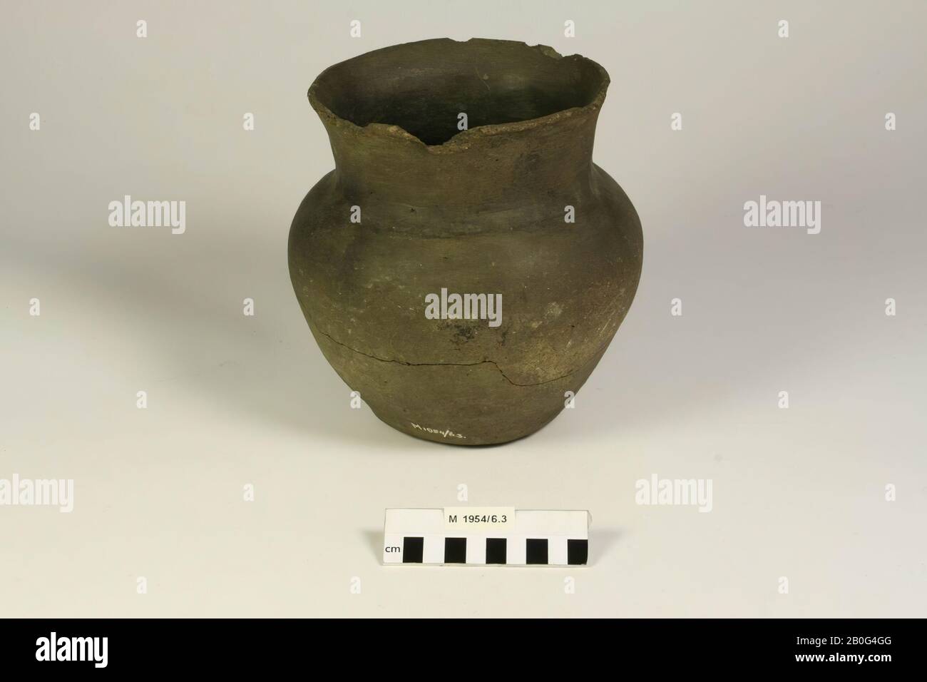 Chipped hi-res stock photography and images - Alamy