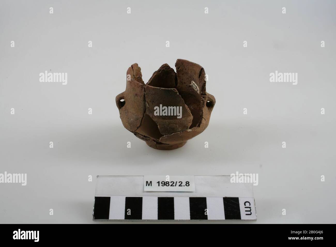 Pot with 2 ears. Glueing over the entire object, miscellaneous parts ...