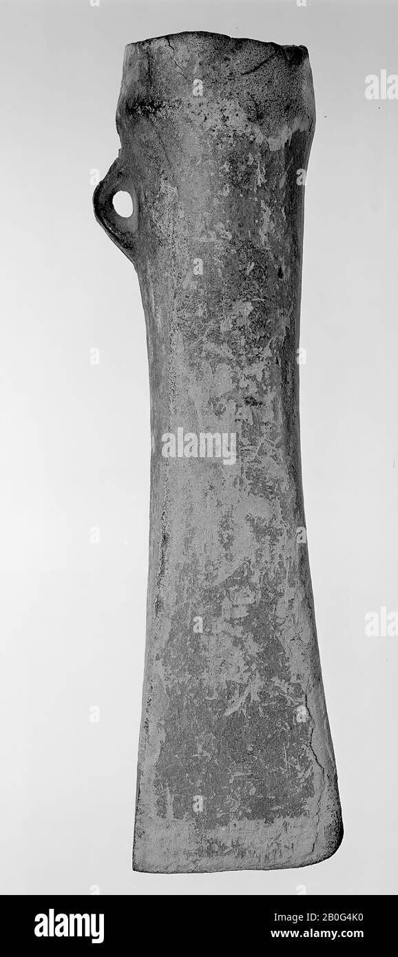 Bronze ax pole hi-res stock photography and images - Alamy