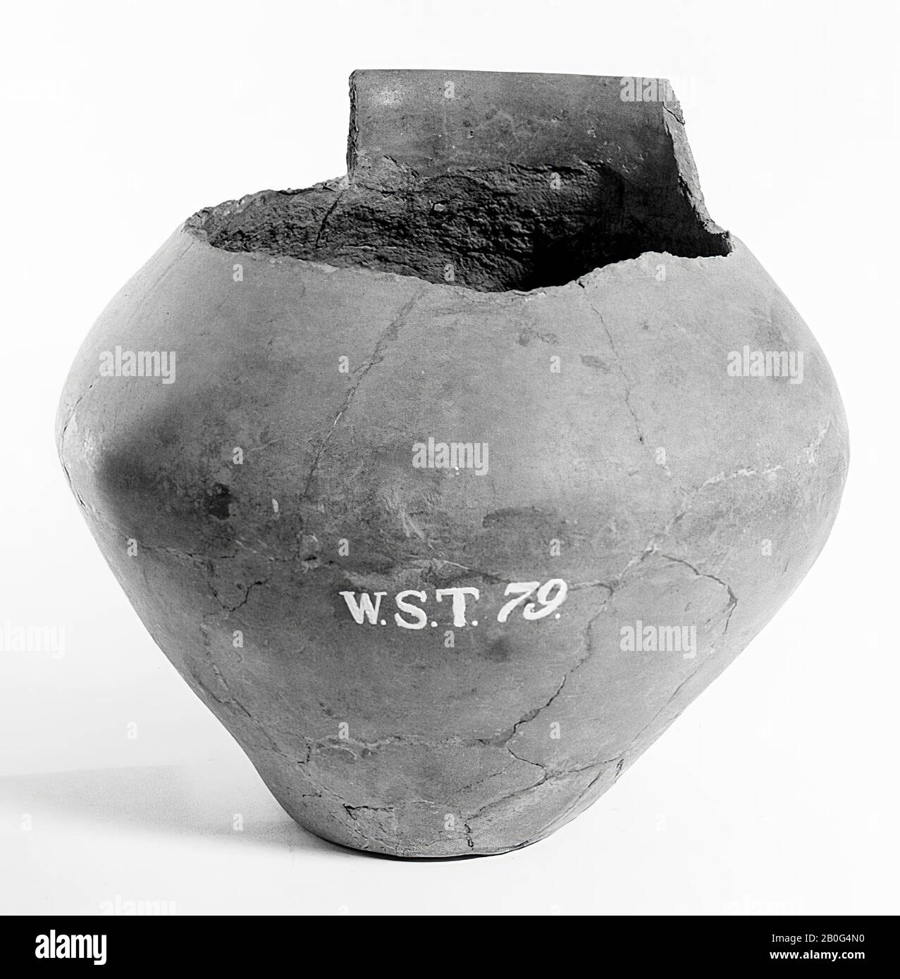 Smooth walled pottery pottery hi-res stock photography and images - Alamy