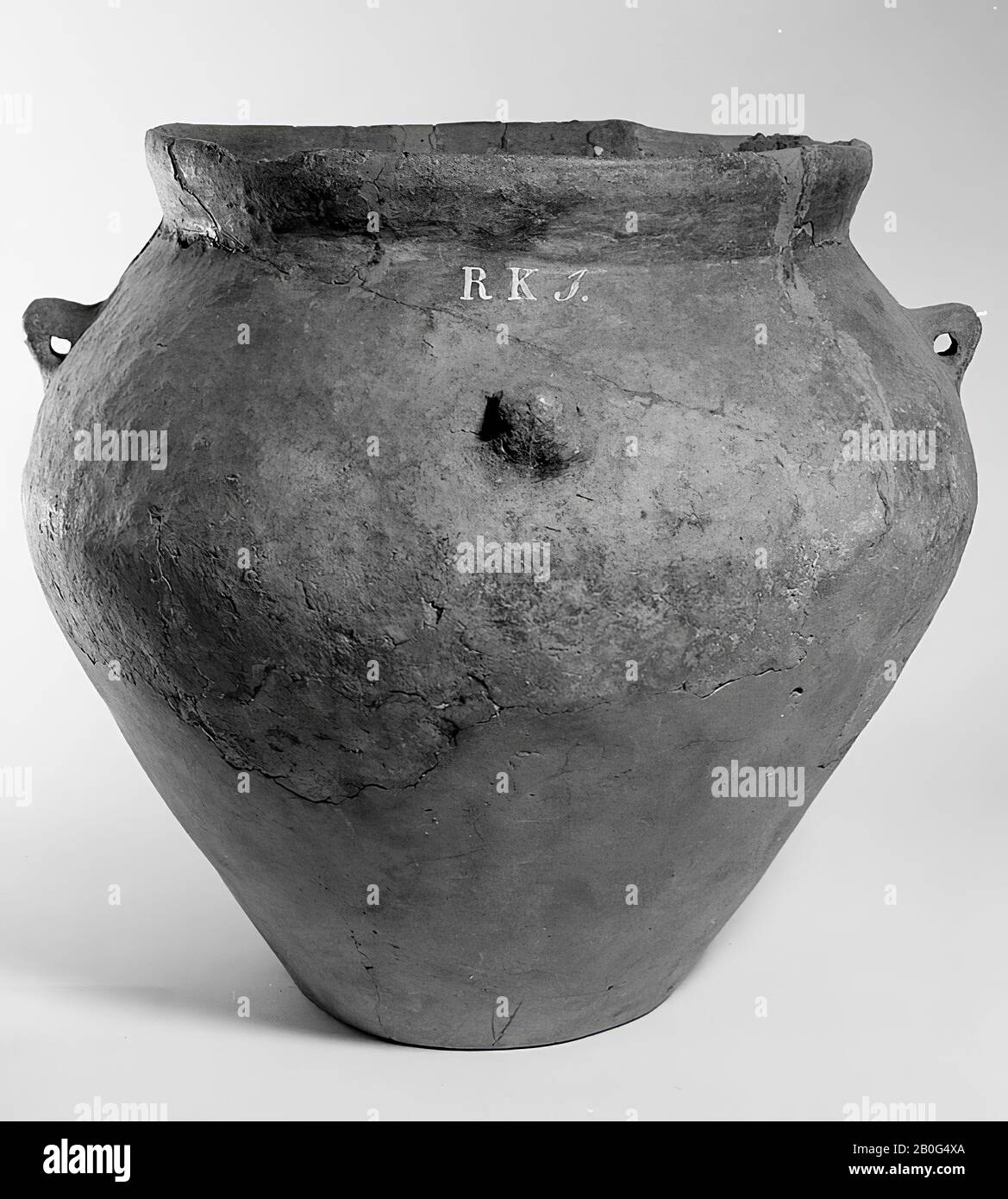 Pierced ears hi-res stock photography and images - Alamy