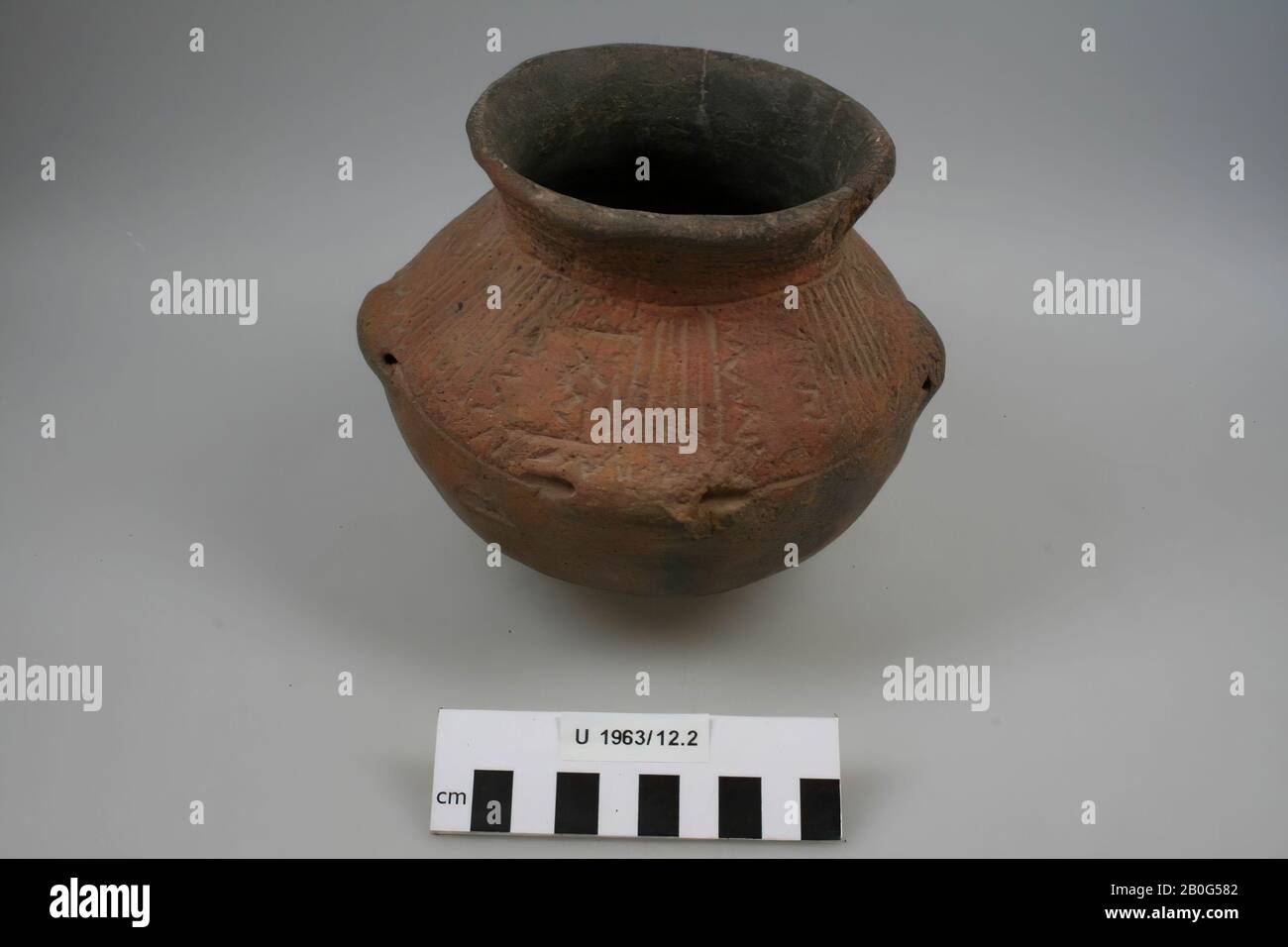 Plaster cast of a pot, casting, pot, plaster, h: 14.8 cm, diam: 17.1 cm ...