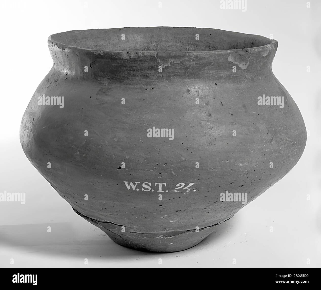Smooth walled pottery pottery hi-res stock photography and images - Alamy