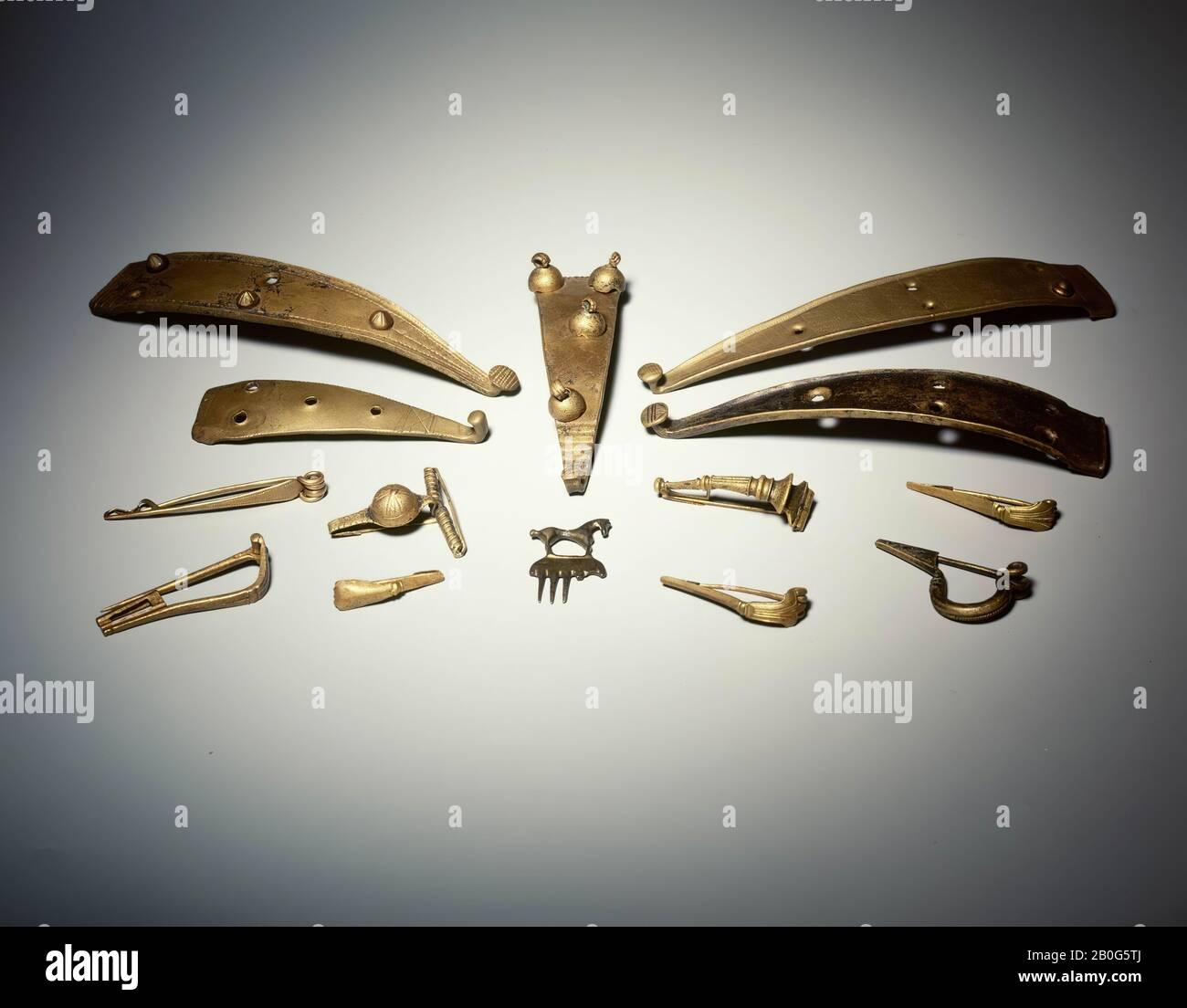 Hinge fibula, fibula, hinged fibula, metal, bronze, 5.9 x 1.3 cm ...