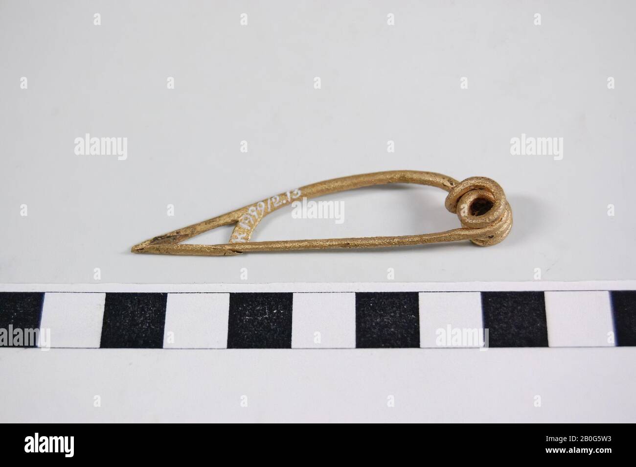 Thread fibula, fibula, wire fibula, metal, bronze, height: 6.4 cm ...