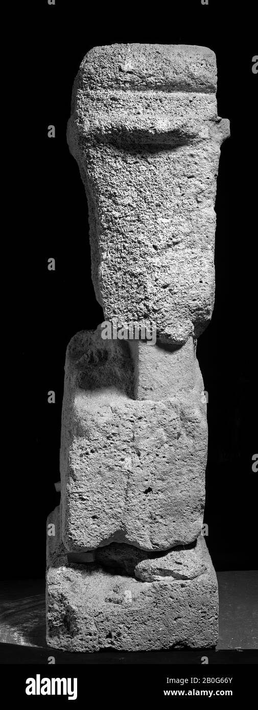 Plinth runs hi-res stock photography and images - Alamy