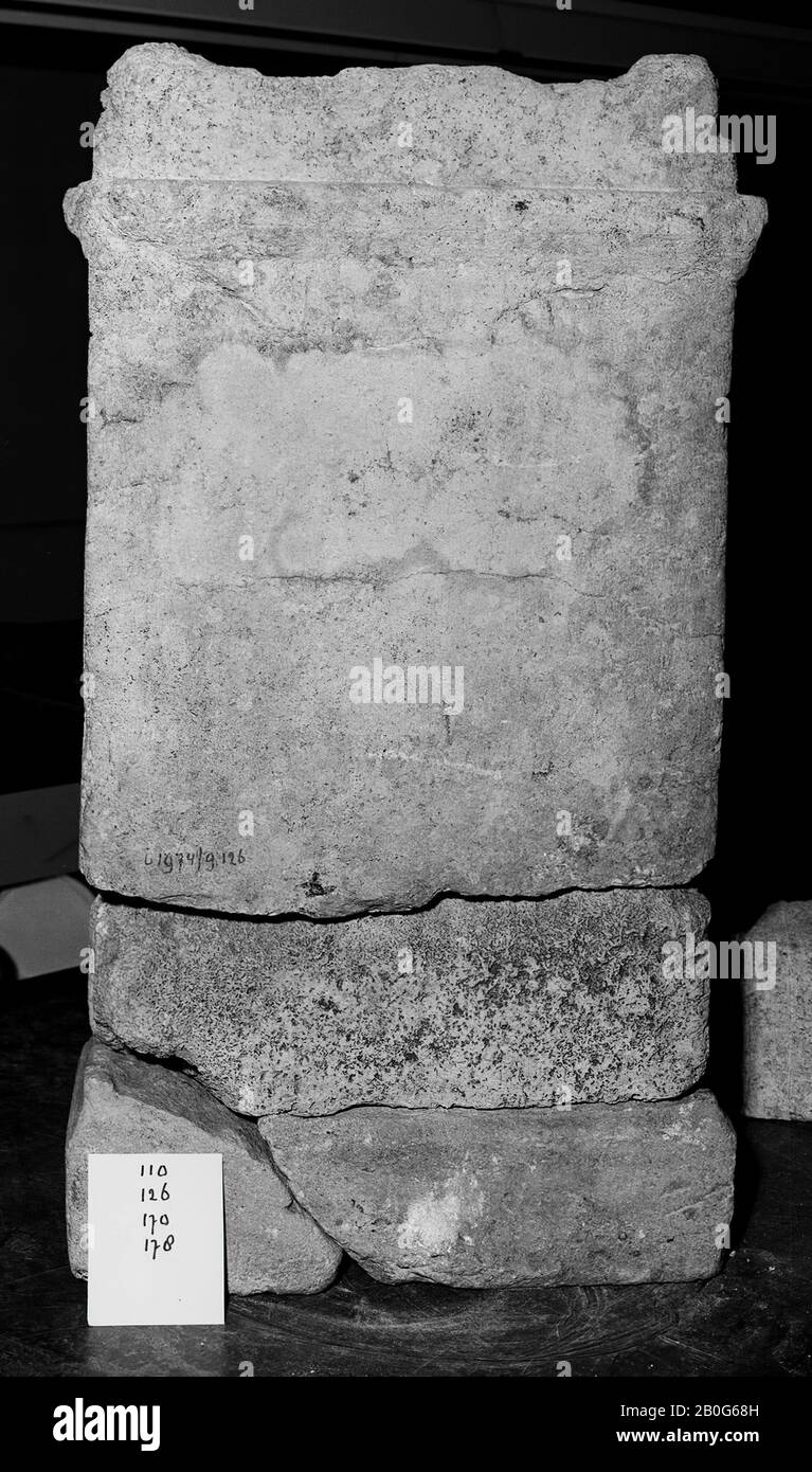 Altar pedestal hi-res stock photography and images - Alamy