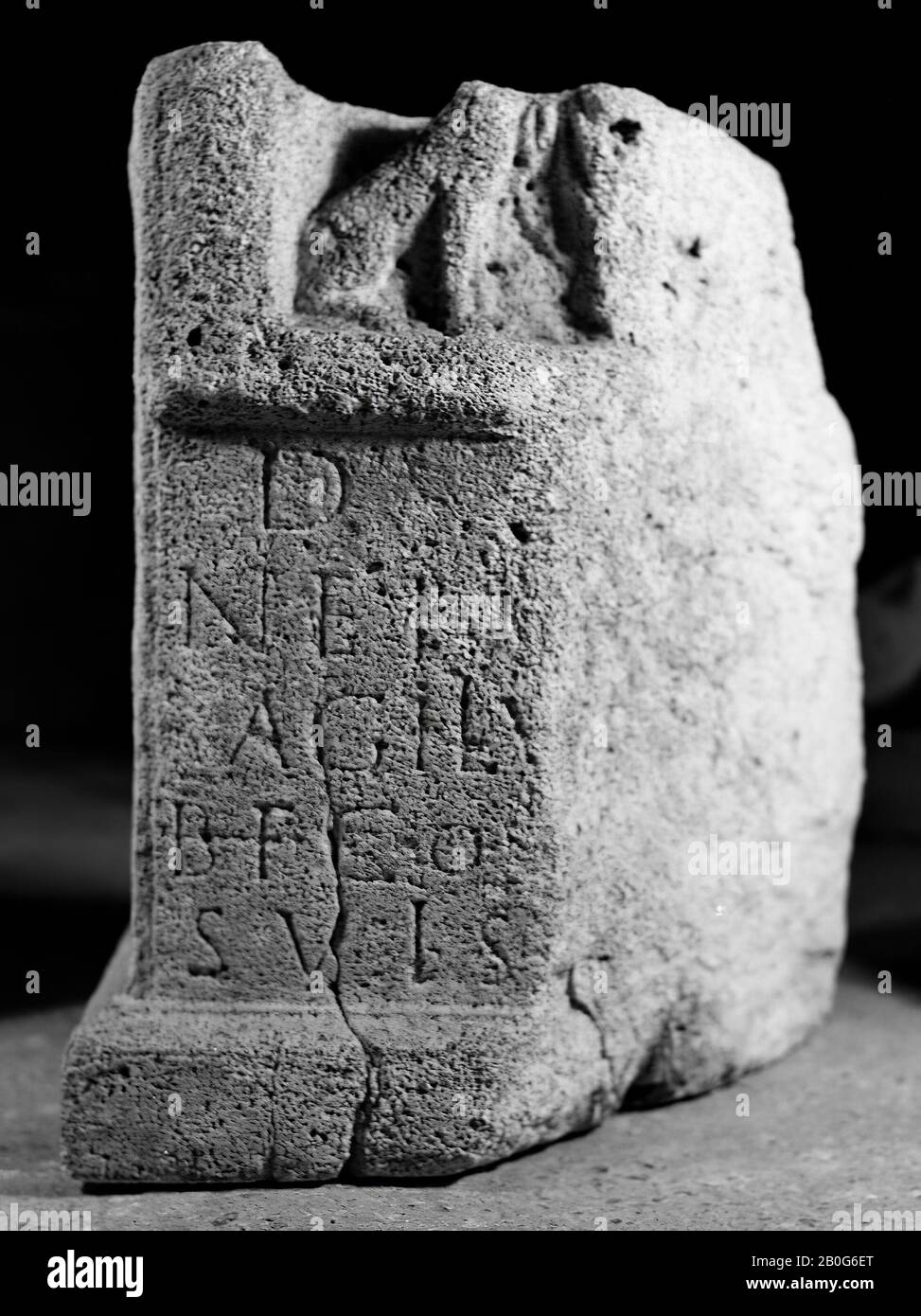 Large limestone plinth hi-res stock photography and images - Alamy